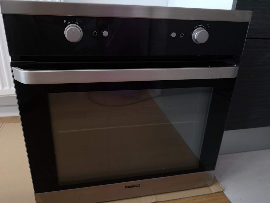 Beko indukcijska pećnica 2550XP - 3.1 kW - 1 grijač ne radi - 190kn!