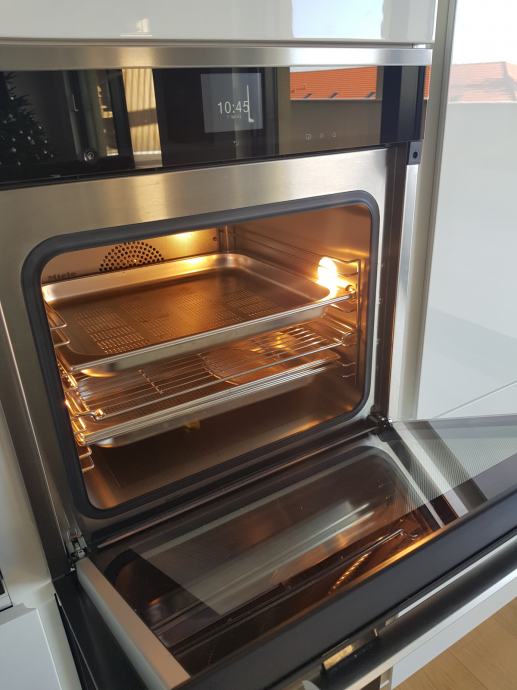 ODLICNA MIELE DGC 6660 KOMBINIRANA PARNA PECNICA