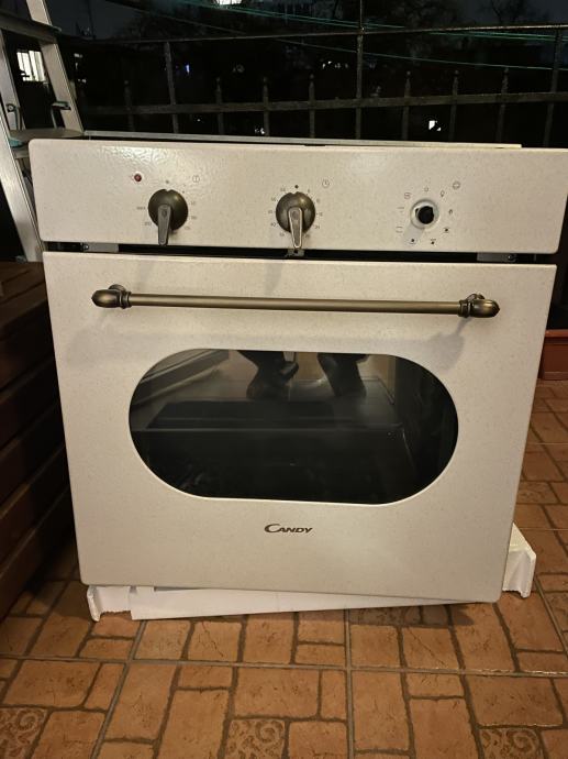 Poklanjam Candy retro pećnicu
