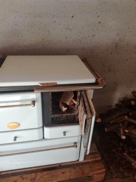 Sporet na drva plamen