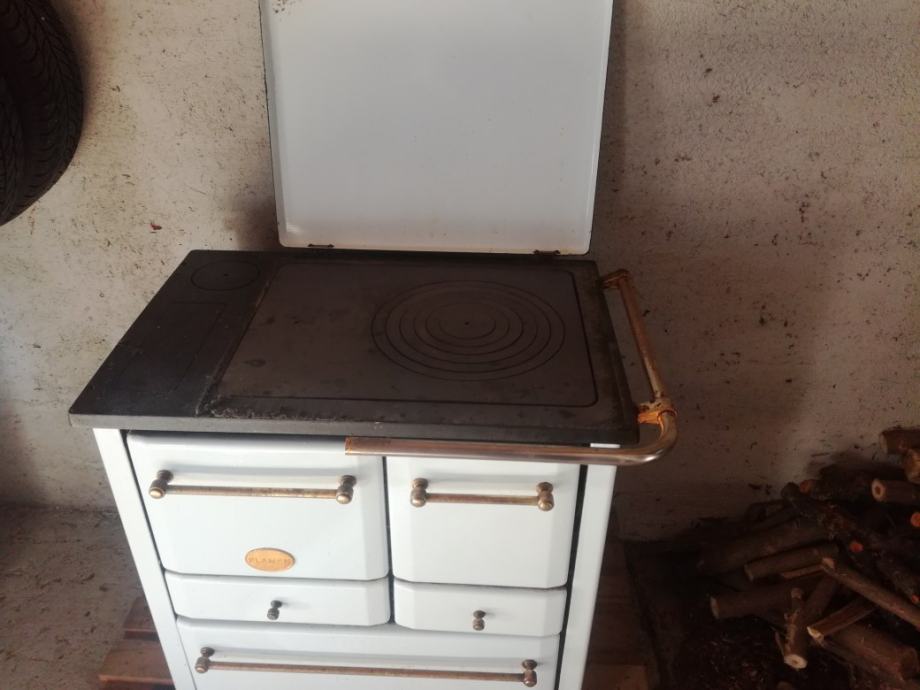 Sporet na drva plamen