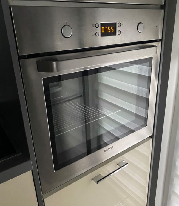 Ugradbena pećnica BEKO
