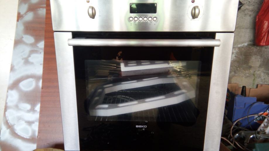 Ugradbena pečnica Beko