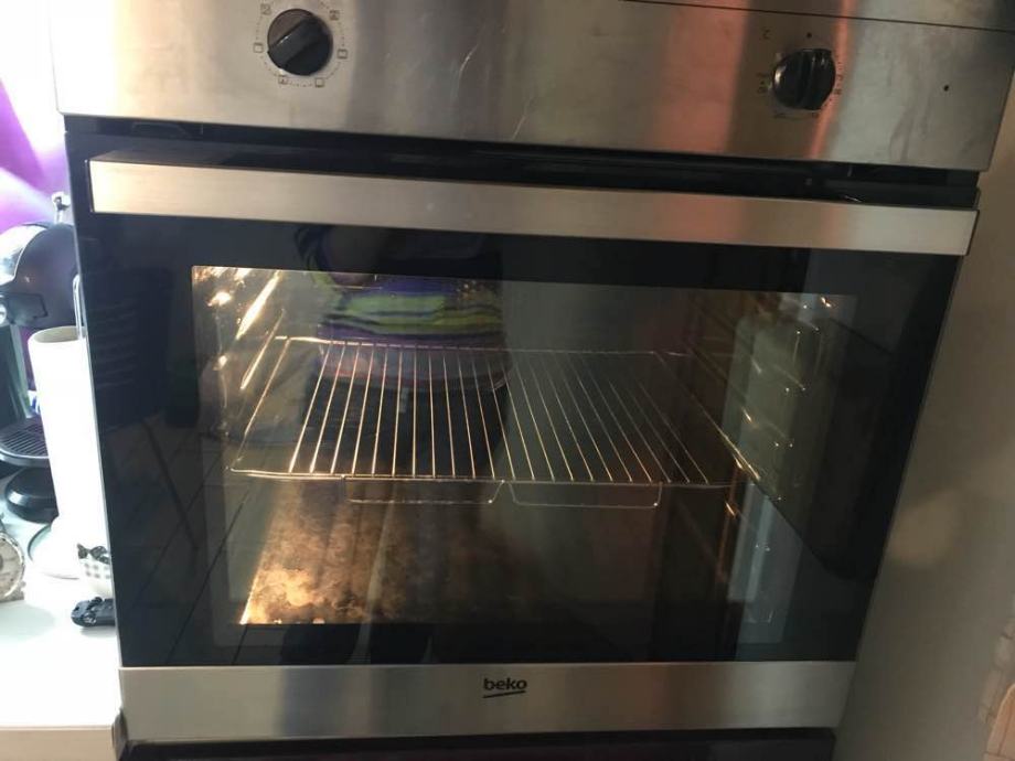 Ugradbena pecnica Beko