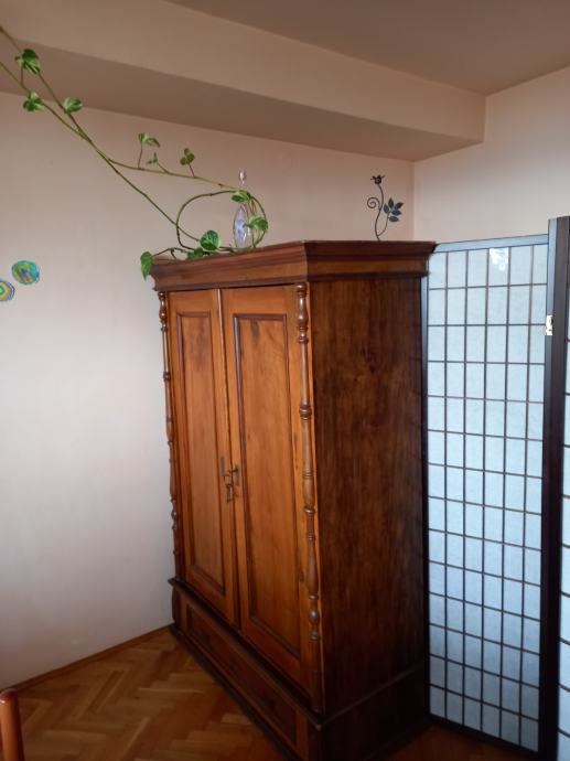 ANTIKNI ORMARI 2 KOMADA