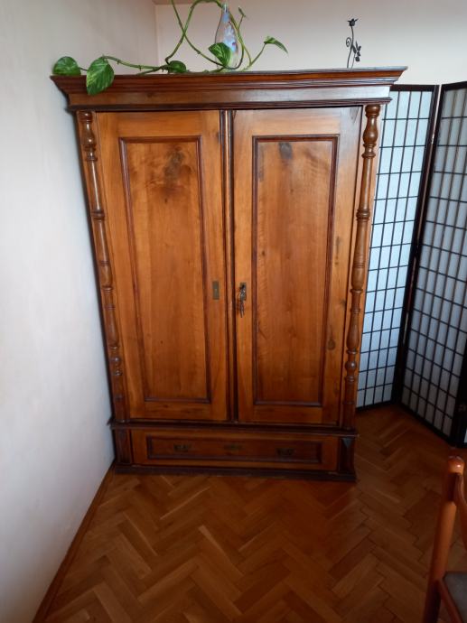 ANTIKNI ORMARI 2 KOMADA