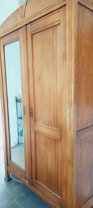 Drveni stilski ormar