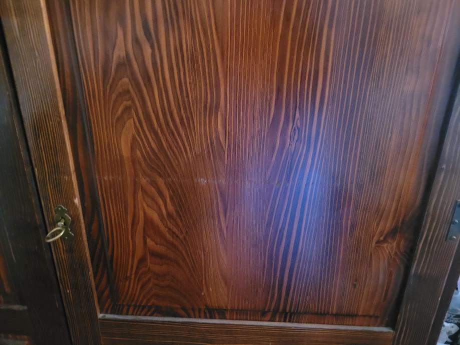 Prekrasan stari ormar