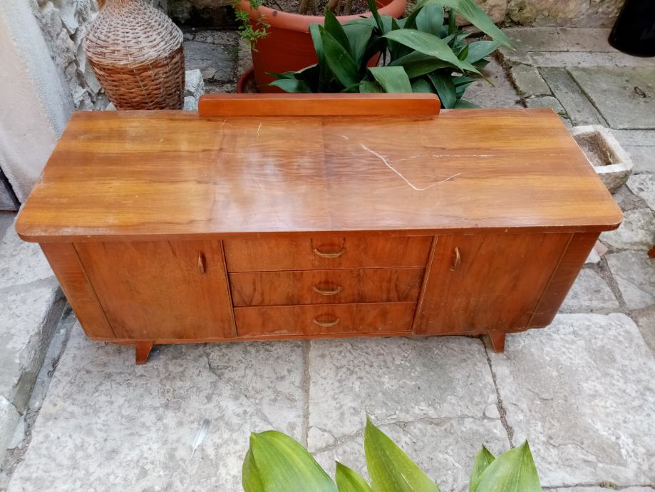 Starinske komoda i nocne ormarice