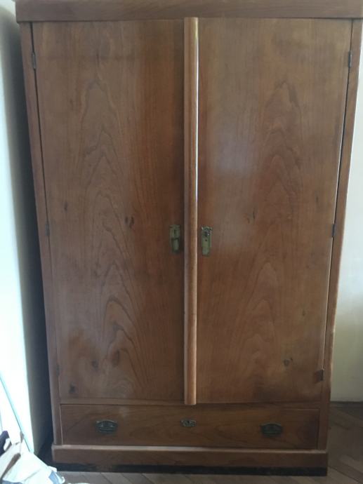 Prodajem starinski ormar iz 1918. g. punog drva
