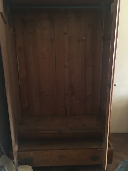 Prodajem starinski ormar iz 1918. g. punog drva