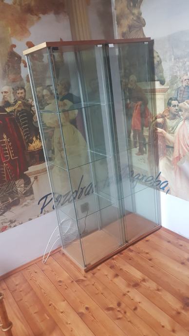 Staklene vitrine
