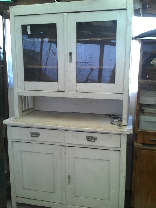 Stari kuhinjski ormar - kredenc