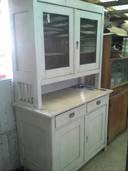 Stari kuhinjski ormar - kredenc