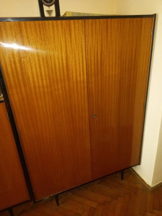 Starinski drveni ormar