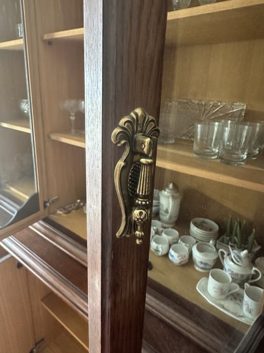 Stilska dvodijelna komoda od punog drva