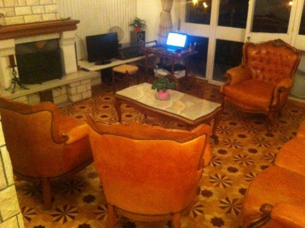 Stilski namještaj Luj Filip: trosjed, tri fotelje