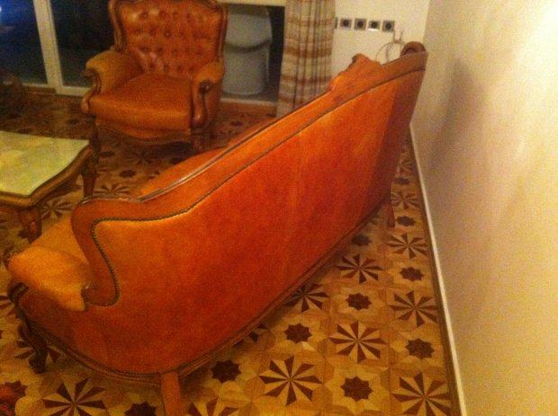 Stilski namještaj Luj Filip: trosjed, tri fotelje