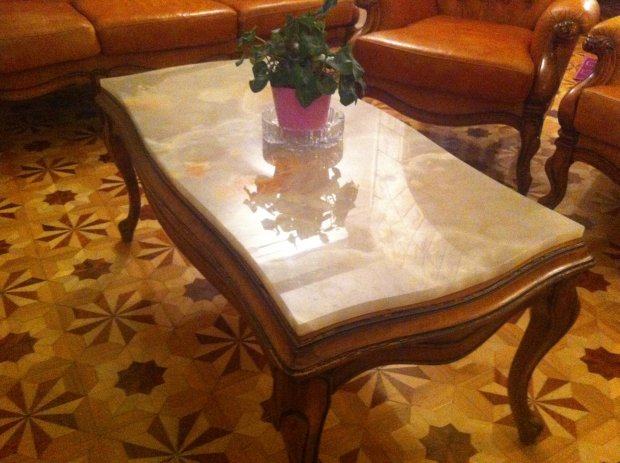 Stilski namještaj Luj Filip: trosjed, tri fotelje