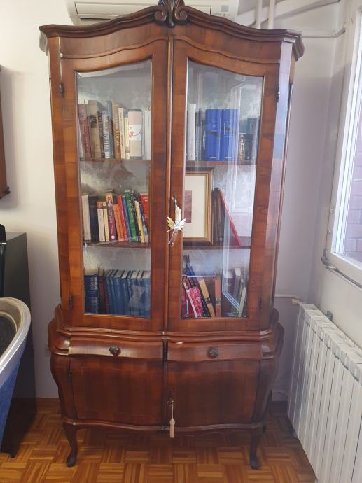 Stilski ormar / vitrina