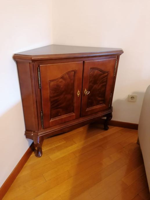 Vitrina, komoda i kutna komoda