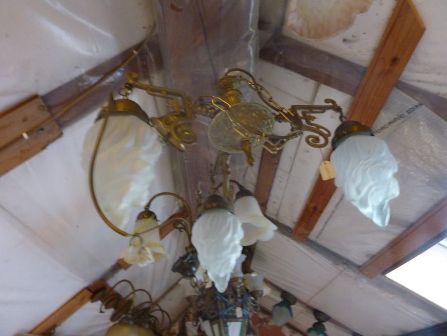 Razne ukrasne lampe- stolne, zidne i lusteri - vrlo povoljno