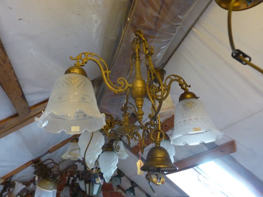 Razne ukrasne lampe- stolne, zidne i lusteri - vrlo povoljno