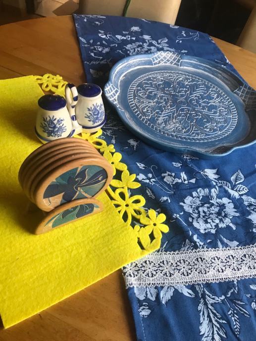 Lot za stol, stolnjak i sitni pribor