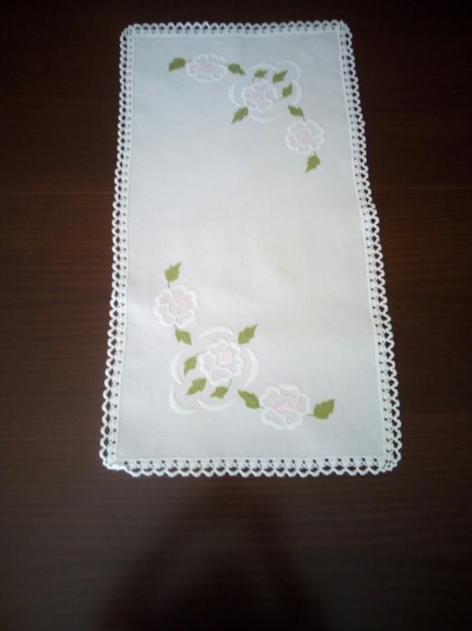 Ručni rad stolnjak vezeni