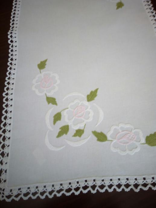 Ručni rad stolnjak vezeni