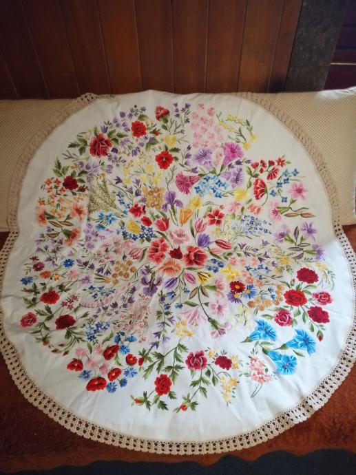 Ručno veženi stonjak