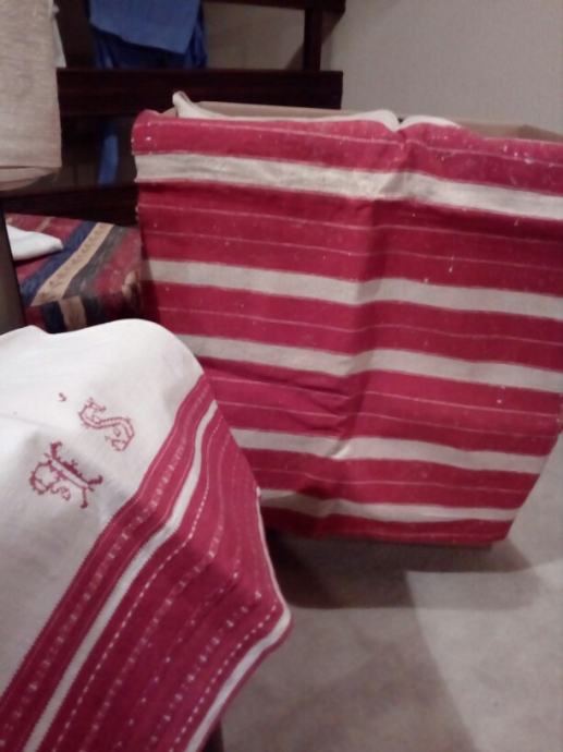 Starinski stolnjaci I plahte