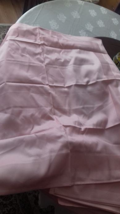 Stolnjaci nadstolnjaci rozi damast 20kn