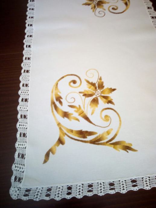 Stolnjak ručno vezeni