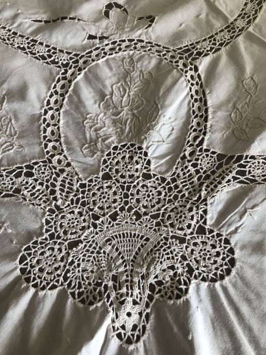 Stolnjak pamučni sa vezom