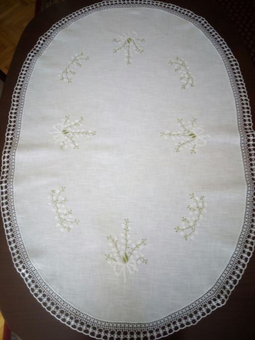 Stolnjak vezeni, motiv đurđice