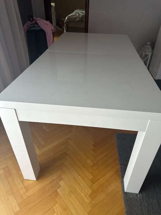 Blagavaonski stol na razvlacenje