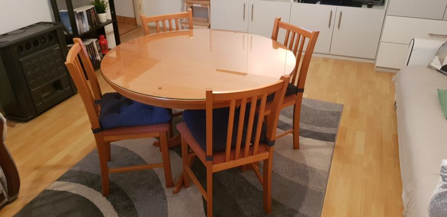 Blagovaonski okrugli stol na razvlačenje sa staklom i 4 stolice