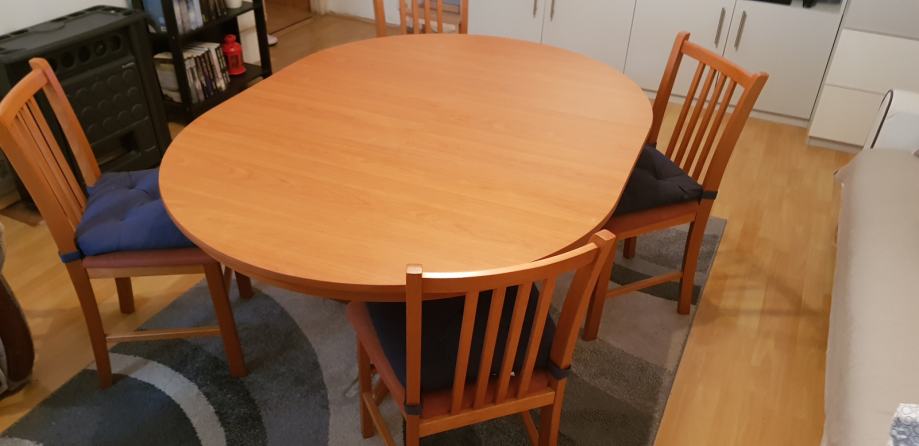 Blagovaonski okrugli stol na razvlačenje sa staklom i 4 stolice