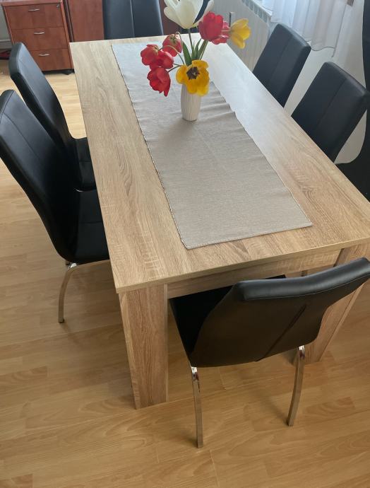 Blagovaonski stol 120€