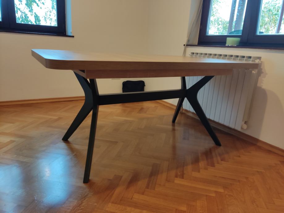 Blagovaonski stol Davos