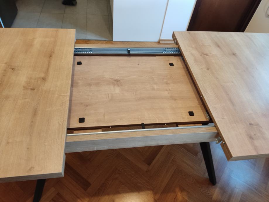 Blagovaonski stol Davos