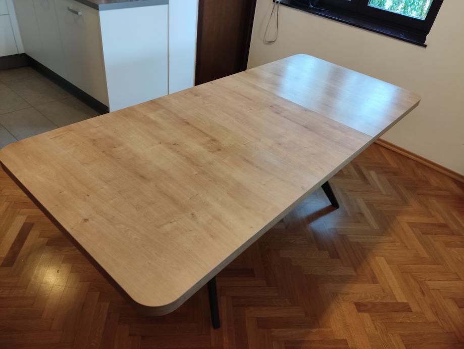 Blagovaonski stol Davos