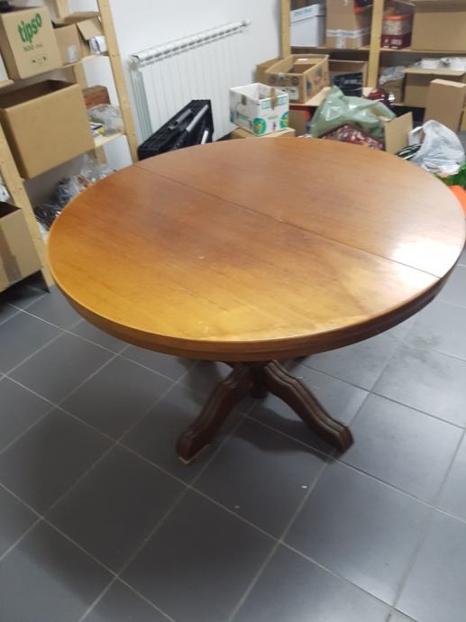 Drveni okrugli stol na razvlačenje