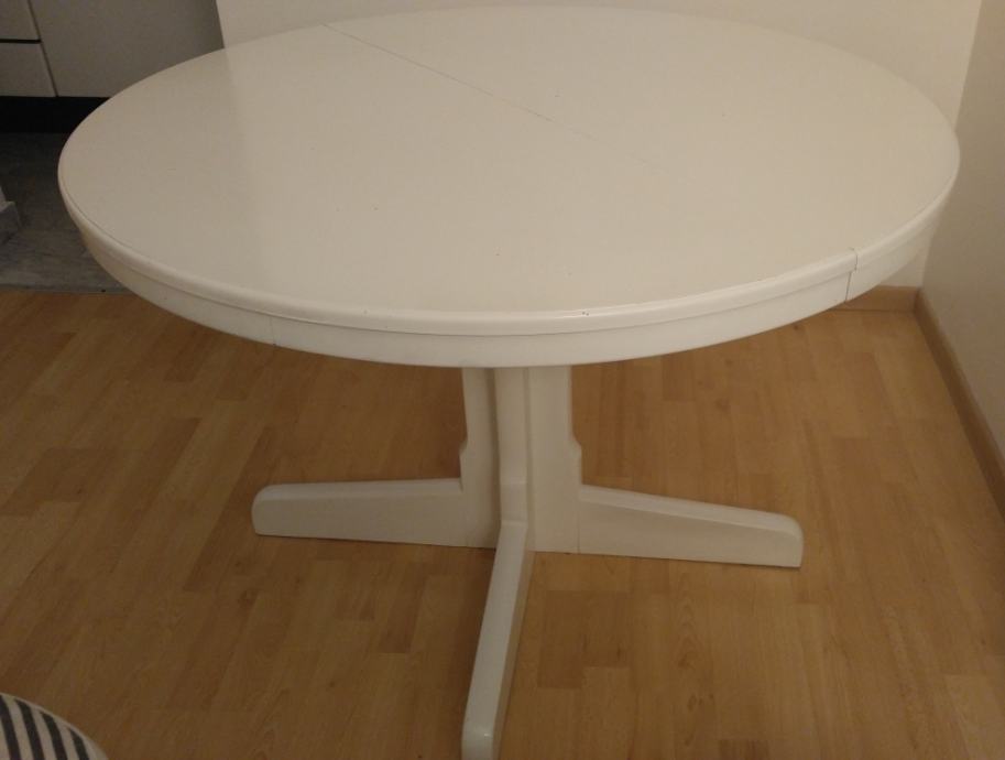 Drveni okrugli stol na razvlačenje