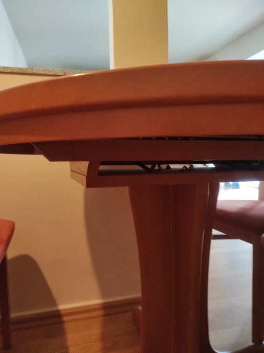 Kuhinjski okrugli stol na razvlačenje + stolice