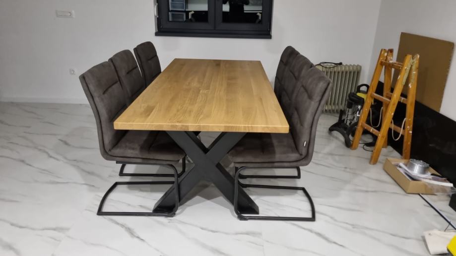 masivni stol za blagovaonu sa metalnim nogama