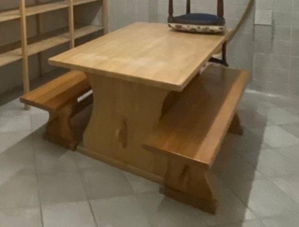 Masivni drveni stol 160x110 s dvije klupe HITNO