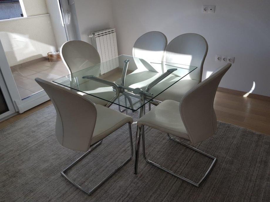 ODLIČAN stol +5 stolica za male prostore