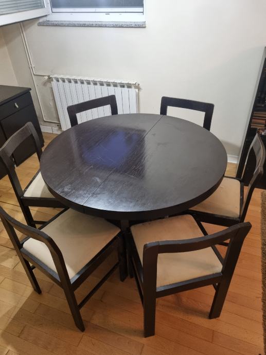 Okrugli drveni stol na razvlačenje s 6 stolica